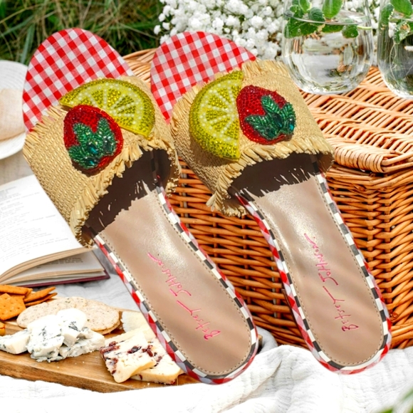 Betsey Johnson | Shoes | Host Pick Betsey Johnson Lindyy Sandal Picnic ...